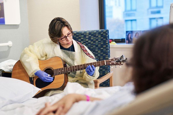Integrative Medicine: Music Therapy | Memorial Sloan Kettering Cancer ...